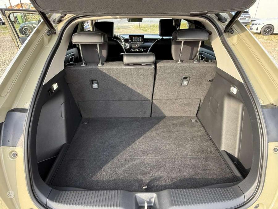 Brown Honda HR-V 2022 in Vilnius, with an engine capacity of 1.50 L and mileage of 121 thousand km for 22700 €, photo 35 on AUTOMOTO.COM.LV