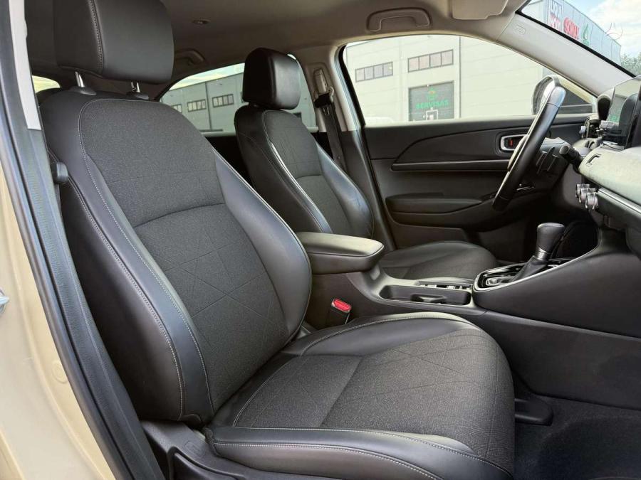 Brown Honda HR-V 2022 in Vilnius, with an engine capacity of 1.50 L and mileage of 121 thousand km for 22700 €, photo 41 on AUTOMOTO.COM.LV