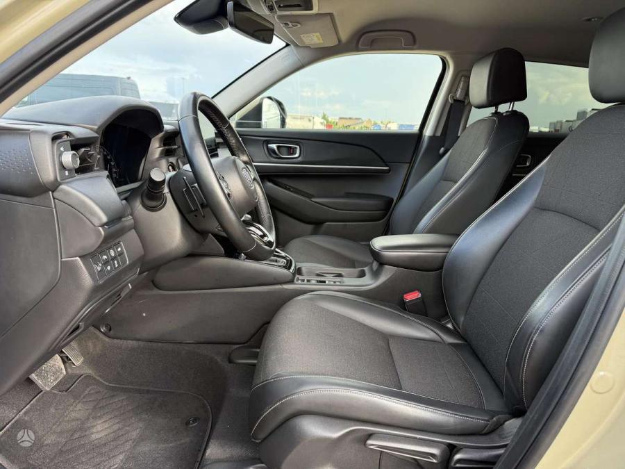 Brown Honda HR-V 2022 in Vilnius, with an engine capacity of 1.50 L and mileage of 121 thousand km for 22700 €, photo 42 on AUTOMOTO.COM.LV