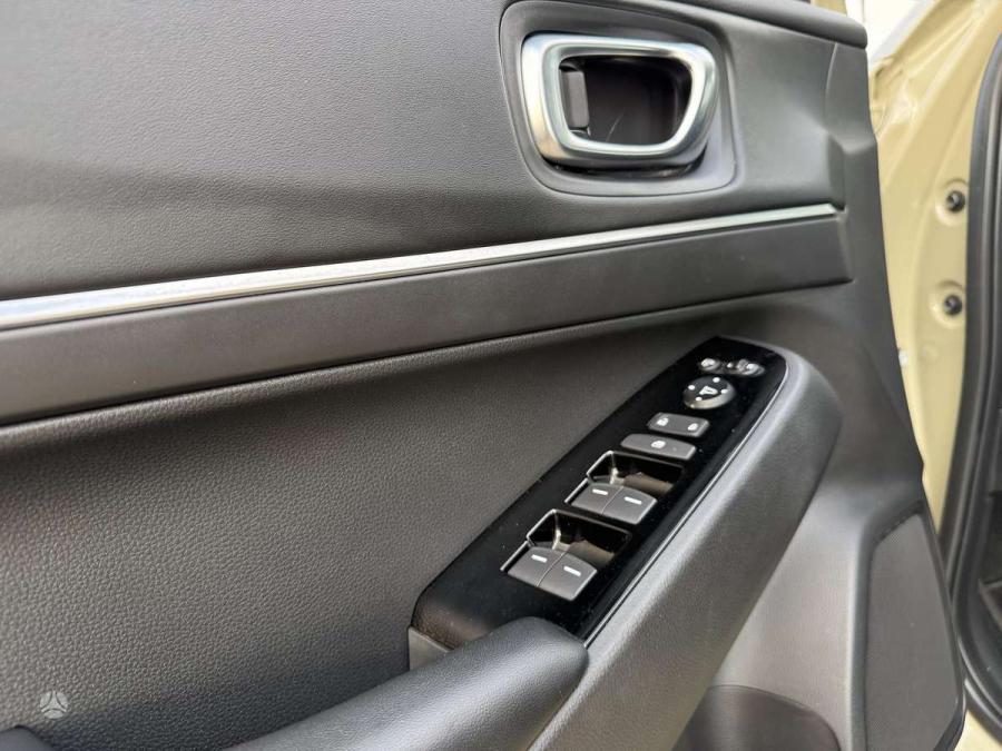 Brown Honda HR-V 2022 in Vilnius, with an engine capacity of 1.50 L and mileage of 121 thousand km for 22700 €, photo 43 on AUTOMOTO.COM.LV