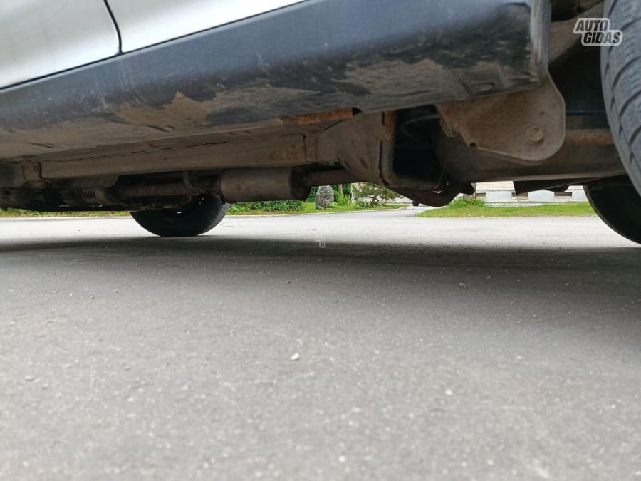 Honda HR-V 2000 in Siauliai, with an engine capacity of 1.60 L and mileage of 235 thousand km for 1250 €, photo 9 on AUTOMOTO.COM.LV