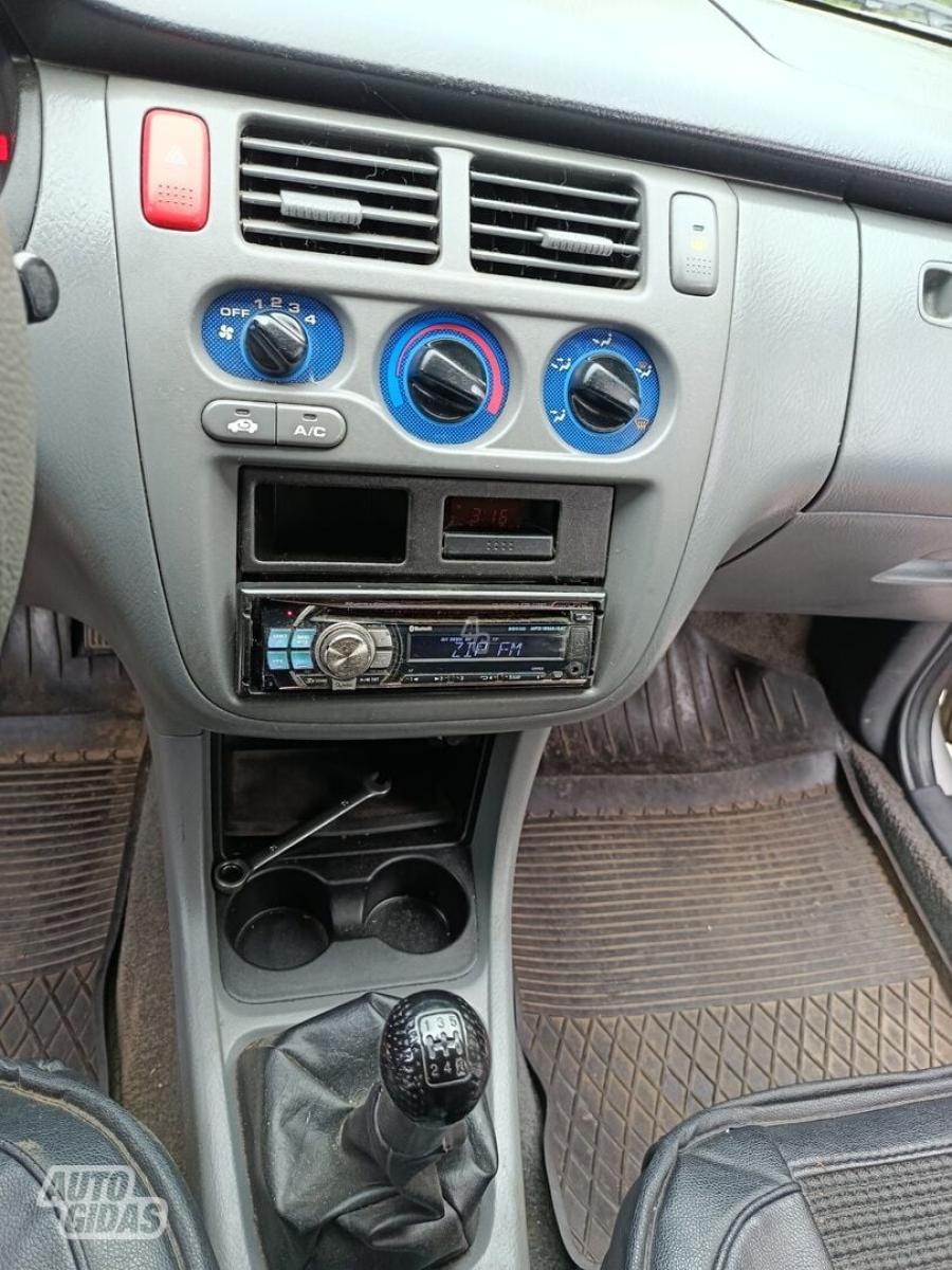 Honda HR-V 2000 in Siauliai, with an engine capacity of 1.60 L and mileage of 235 thousand km for 1250 €, photo 17 on AUTOMOTO.COM.LV