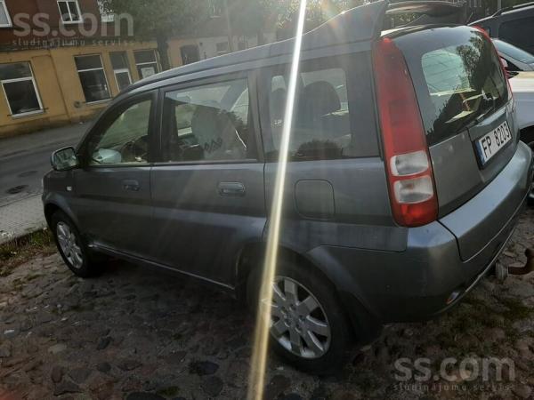Honda HR-V 2005 in Liepaja, with an engine capacity of 1.60 L and mileage of 183 thousand km for 2000 €, photo 3 on AUTOMOTO.COM.LV
