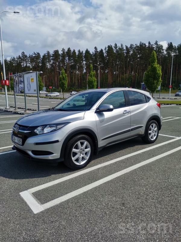 Honda HR-V 2015 in Riga, with an engine capacity of 1.50 L and mileage of 82 thousand km for 12300 €, photo 2 on AUTOMOTO.COM.LV