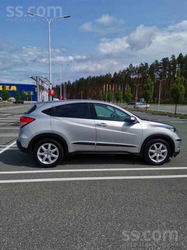 Honda HR-V 2015 in Riga, with an engine capacity of 1.50 L and mileage of 82 thousand km for 12300 €, photo 6 on AUTOMOTO.COM.LV
