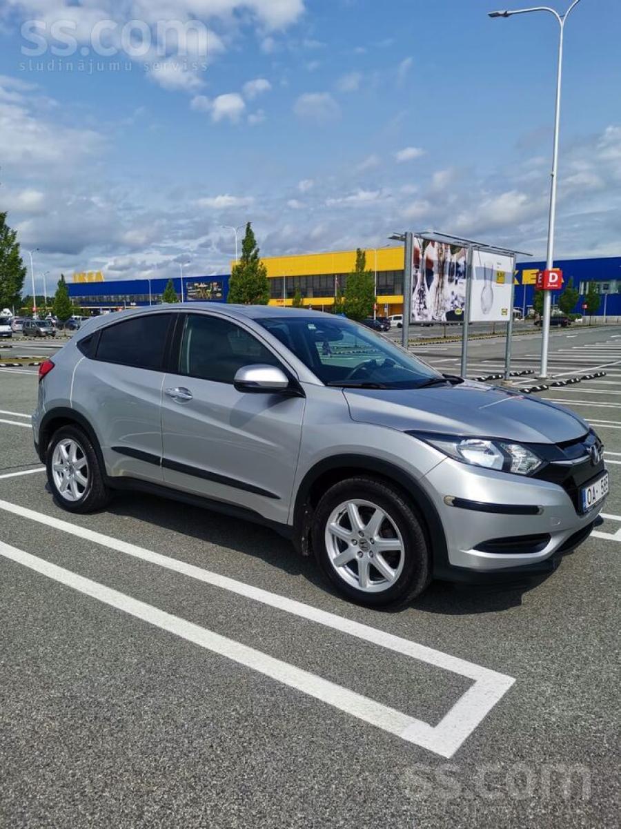 Honda HR-V 2015 in Riga, with an engine capacity of 1.50 L and mileage of 82 thousand km for 12300 €, photo 7 on AUTOMOTO.COM.LV