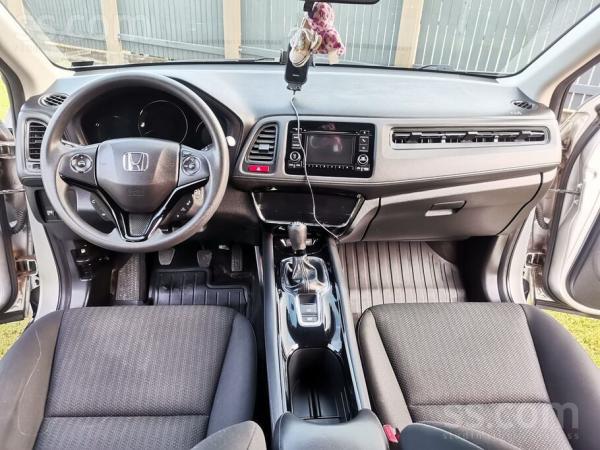 Honda HR-V 2015 in Riga, with an engine capacity of 1.50 L and mileage of 82 thousand km for 12300 €, photo 8 on AUTOMOTO.COM.LV