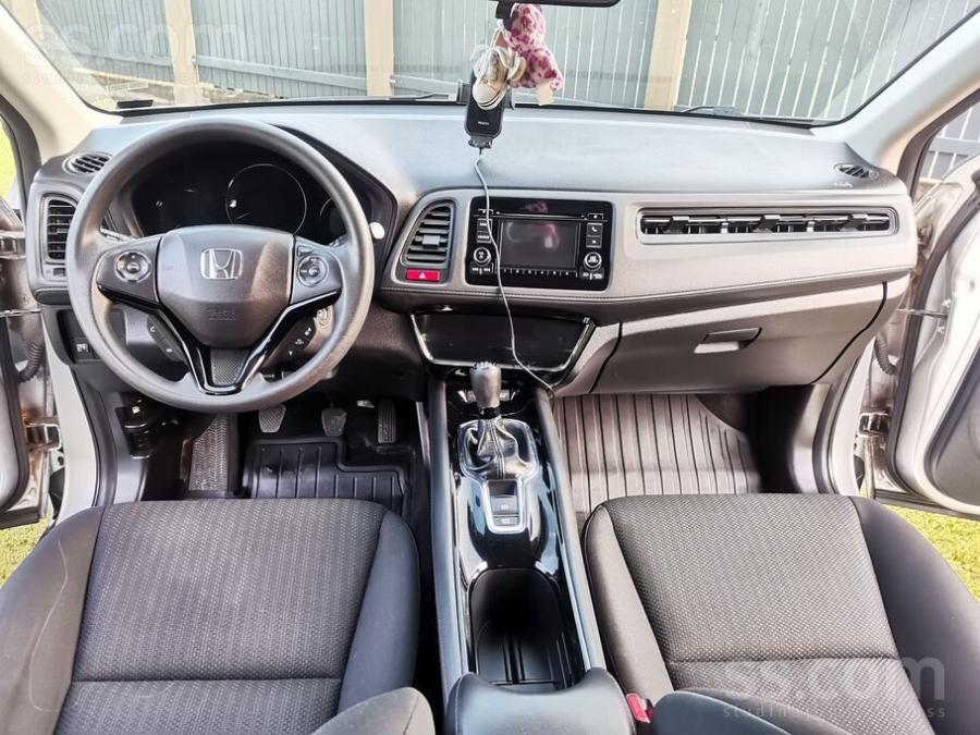 Honda HR-V 2015 in Riga, with an engine capacity of 1.50 L and mileage of 82 thousand km for 12300 €, photo 8 on AUTOMOTO.COM.LV