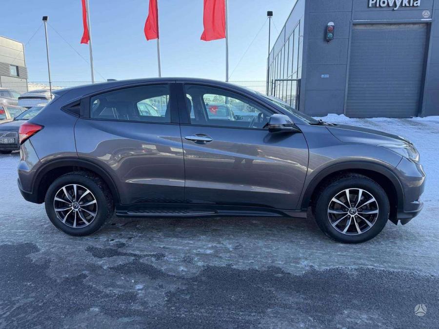 Honda HR-V 2017 in Vilnius, with an engine capacity of 1.50 L and mileage of 123 thousand km for 12999 €, photo 7 on AUTOMOTO.COM.LV