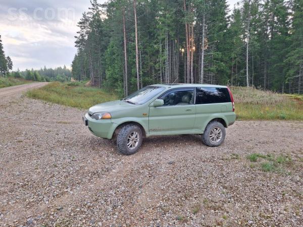 Green Honda HR-V 1999 in Cesis, with an engine capacity of 1.60 L and mileage of 348 thousand km for 1620 €, photo 2 on AUTOMOTO.COM.LV