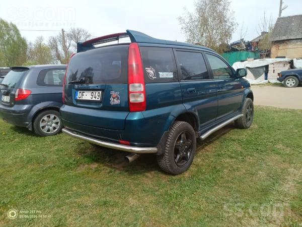 Green Honda HR-V 2000 in Kuldiga, with an engine capacity of 1.60 L and mileage of 170 thousand km for 1100 €, photo 2 on AUTOMOTO.COM.LV