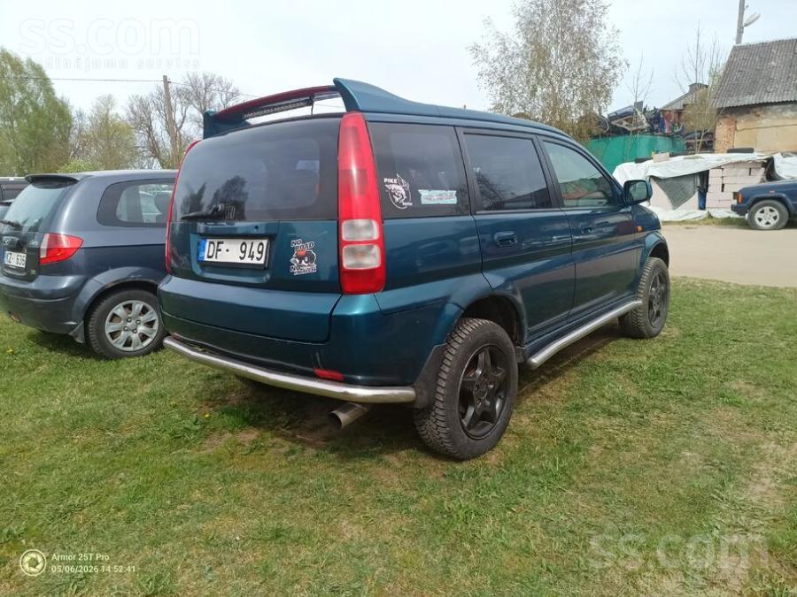 Green Honda HR-V 2000 in Kuldiga, with an engine capacity of 1.60 L and mileage of 170 thousand km for 1100 €, photo 3 on AUTOMOTO.COM.LV