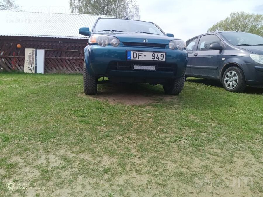 Green Honda HR-V 2000 in Kuldiga, with an engine capacity of 1.60 L and mileage of 170 thousand km for 1100 €, photo 4 on AUTOMOTO.COM.LV