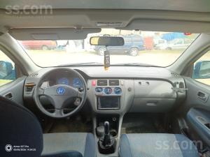 Green Honda HR-V 2000 in Kuldiga, with an engine capacity of 1.60 L and mileage of 170 thousand km for 1100 €, photo 9 on AUTOMOTO.COM.LV