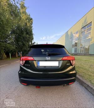 Green Honda HR-V 2016 in Klaipeda, with an engine capacity of 1.80 L and mileage of 87 thousand km for 12500 €, photo 5 on AUTOMOTO.COM.LV