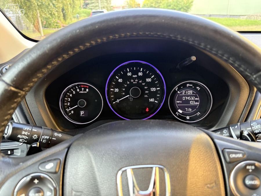 Green Honda HR-V 2016 in Klaipeda, with an engine capacity of 1.80 L and mileage of 87 thousand km for 12500 €, photo 11 on AUTOMOTO.COM.LV