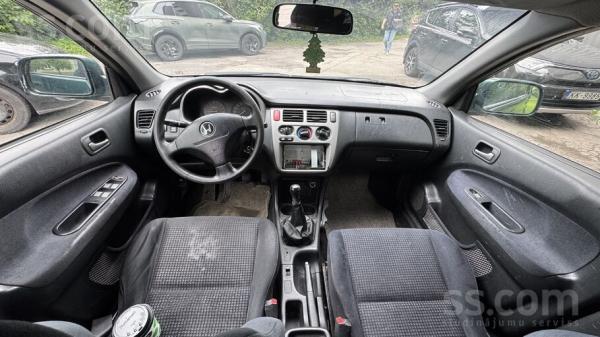Green Honda HR-V 2002 in Riga, with an engine capacity of 1.60 L and mileage of 230 thousand km for 750 €, photo 8 on AUTOMOTO.COM.LV