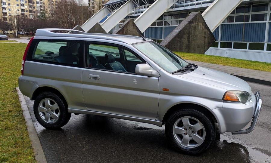 Grey Honda HR-V 2001 in Vilnius, with an engine capacity of 1.60 L and mileage of 229 thousand km for 1450 €, photo 5 on AUTOMOTO.COM.LV