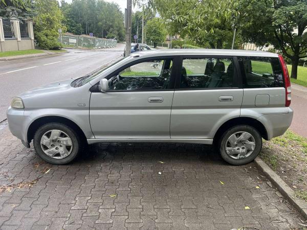 Pelēks Honda HR-V 2001 Viļņa, ar dzinēja tilpumu 1.60 L un nobraukumu 147 tūkst. km par 2100 €, foto 4 vietnē AUTOMOTO.COM.LV