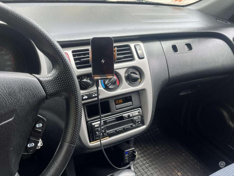 Pelēks Honda HR-V 2001 Viļņa, ar dzinēja tilpumu 1.60 L un nobraukumu 147 tūkst. km par 2100 €, foto 15 vietnē AUTOMOTO.COM.LV