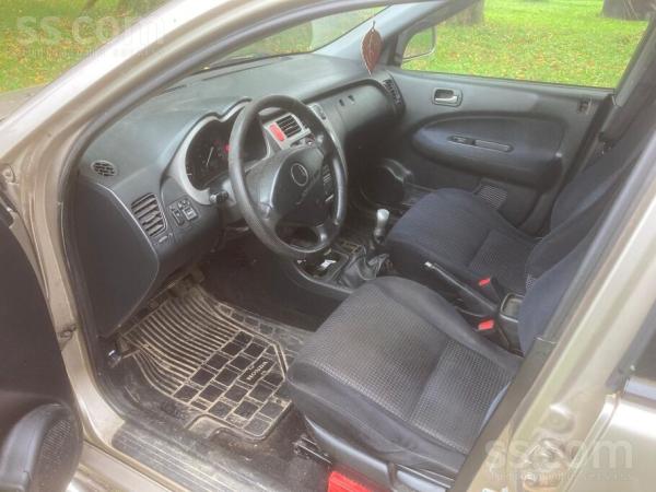 Pelēks Honda HR-V 2002 Bauska, ar dzinēja tilpumu 1.60 L un nobraukumu 225 tūkst. km par 450 €, foto 3 vietnē AUTOMOTO.COM.LV
