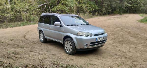 Grey Honda HR-V 2004 in Vilnius, with an engine capacity of 1.59 L and mileage of 224 thousand km for 1500 €, photo 3 on AUTOMOTO.COM.LV
