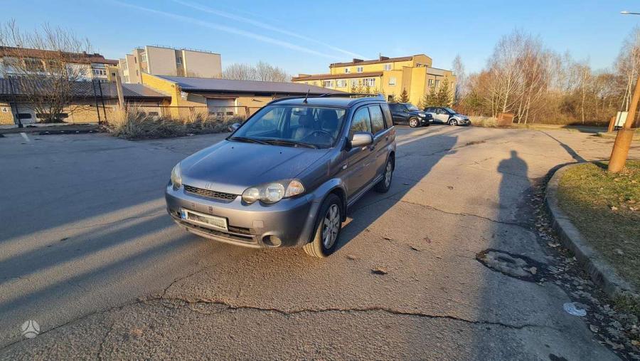 Grey Honda HR-V 2004 in Vilnius, with an engine capacity of 1.59 L and mileage of 191 thousand km for 2000 €, photo 1 on AUTOMOTO.COM.LV