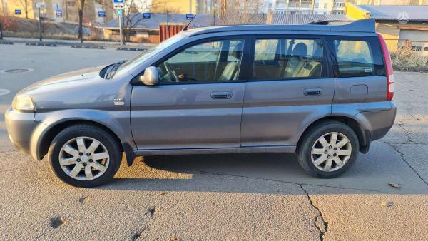 Grey Honda HR-V 2004 in Vilnius, with an engine capacity of 1.59 L and mileage of 191 thousand km for 2000 €, photo 4 on AUTOMOTO.COM.LV