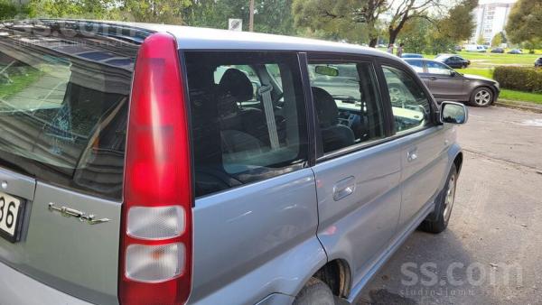 Pelēks Honda HR-V 2004 Rīga, ar dzinēja tilpumu 1.60 L un nobraukumu 132 tūkst. km par 2000 €, foto 4 vietnē AUTOMOTO.COM.LV