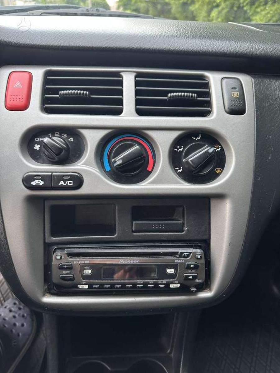 Pelēks Honda HR-V 2005 Klaipėda, ar dzinēja tilpumu 1.59 L un nobraukumu 108 tūkst. km par 1900 €, foto 6 vietnē AUTOMOTO.COM.LV