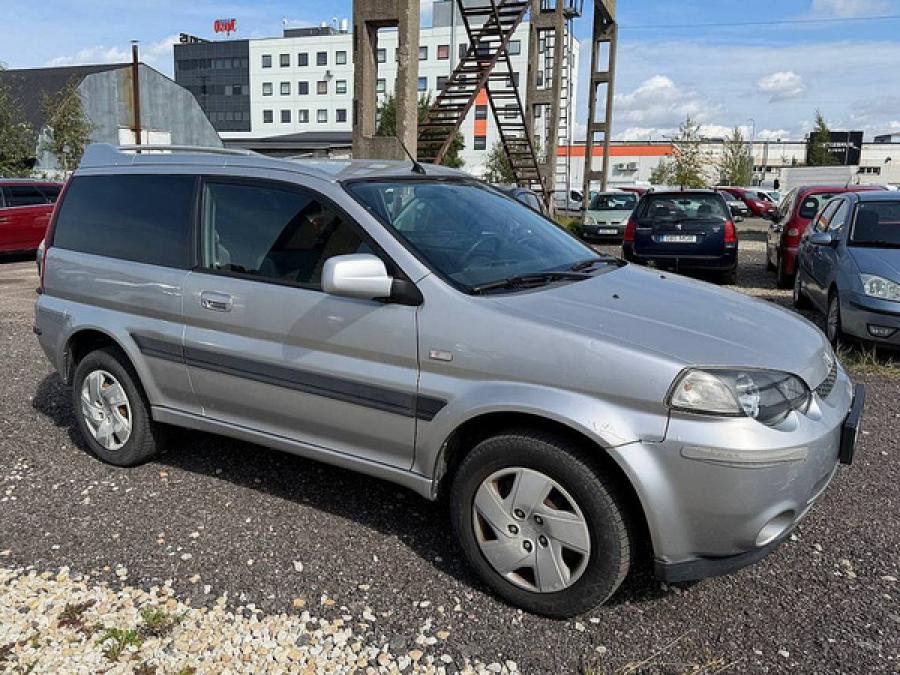 Grey Honda HR-V 2005 in Tallinn, with an engine capacity of 1.60 L and mileage of 222 thousand km for 699 €, photo 1 on AUTOMOTO.COM.LV