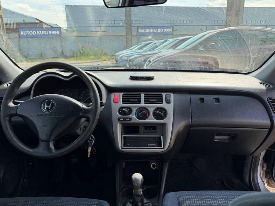 Grey Honda HR-V 2005 in Tallinn, with an engine capacity of 1.60 L and mileage of 222 thousand km for 699 €, photo 13 on AUTOMOTO.COM.LV