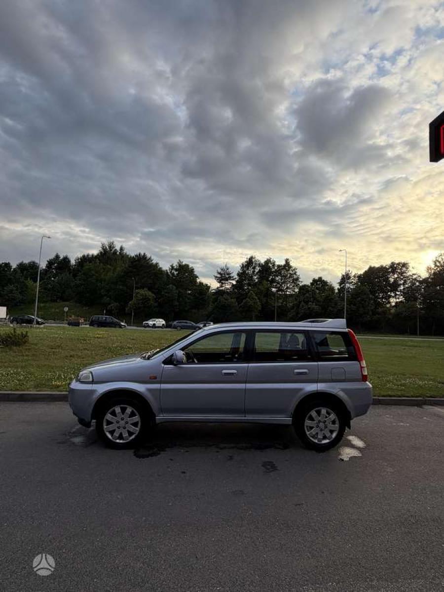 Grey Honda HR-V 2006 in Vilnius, with an engine capacity of 1.59 L and mileage of 269 thousand km for 1400 €, photo 4 on AUTOMOTO.COM.LV