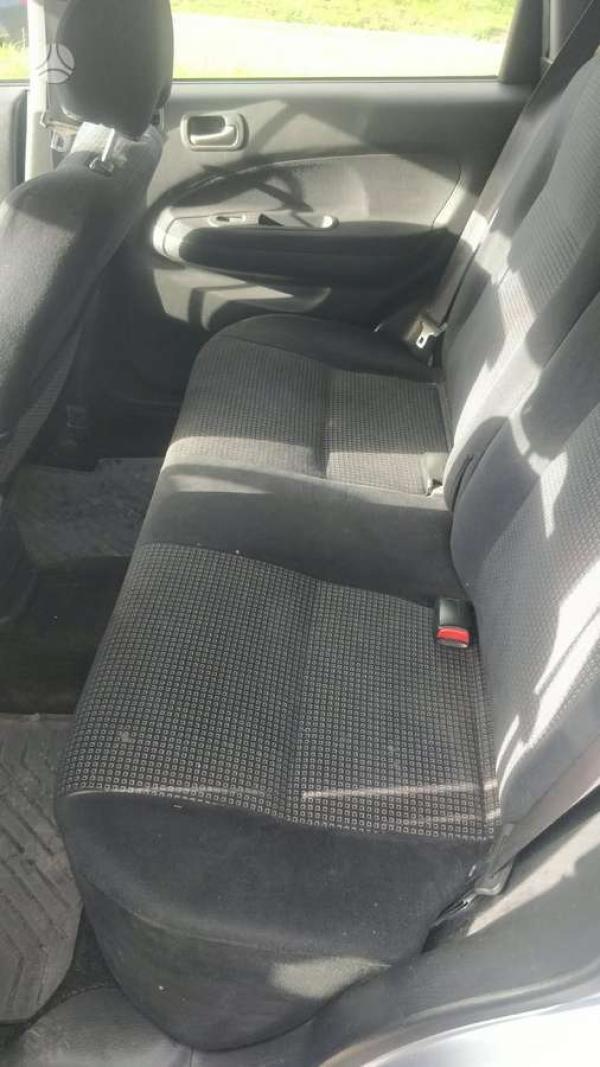 Grey Honda HR-V 2006 in Vilnius, with an engine capacity of 1.59 L and mileage of 269 thousand km for 1400 €, photo 8 on AUTOMOTO.COM.LV