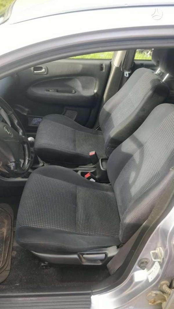 Grey Honda HR-V 2006 in Vilnius, with an engine capacity of 1.59 L and mileage of 269 thousand km for 1399 €, photo 7 on AUTOMOTO.COM.LV