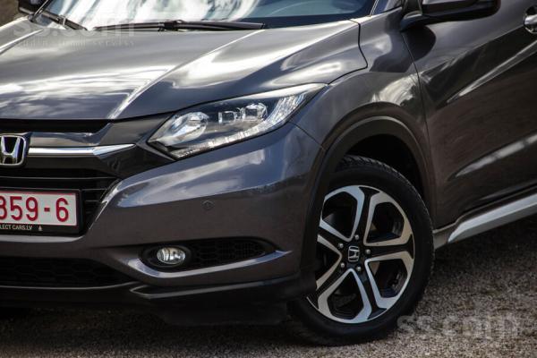 Grey Honda HR-V 2015 in Tukums, with an engine capacity of 1.60 L and mileage of 202 thousand km for 9300 €, photo 7 on AUTOMOTO.COM.LV