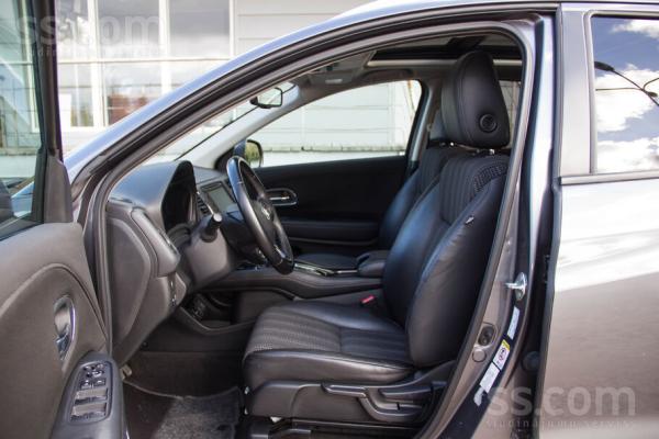 Grey Honda HR-V 2015 in Tukums, with an engine capacity of 1.60 L and mileage of 202 thousand km for 9300 €, photo 8 on AUTOMOTO.COM.LV