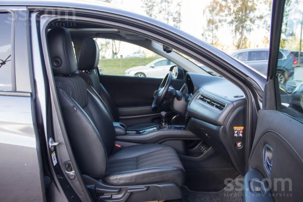 Grey Honda HR-V 2015 in Tukums, with an engine capacity of 1.60 L and mileage of 202 thousand km for 9300 €, photo 10 on AUTOMOTO.COM.LV
