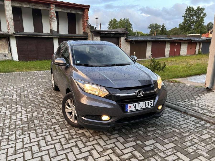 Grey Honda HR-V 2015 in Klaipeda, with an engine capacity of 1.60 L and mileage of 166 thousand km for 9500 €, photo 1 on AUTOMOTO.COM.LV