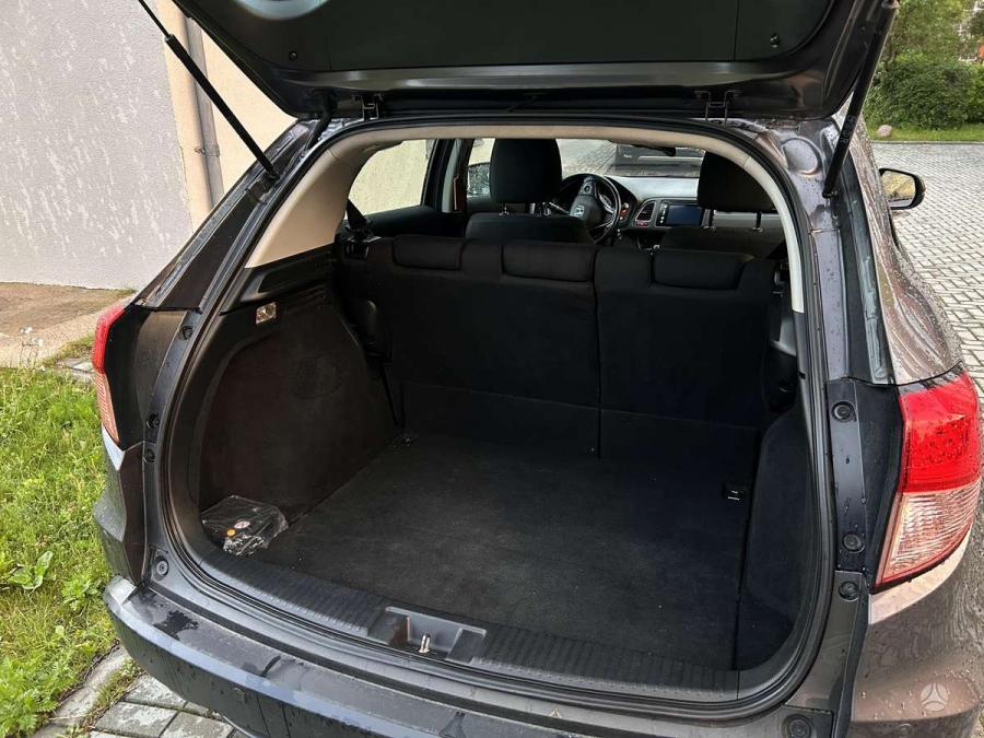 Grey Honda HR-V 2015 in Klaipeda, with an engine capacity of 1.60 L and mileage of 166 thousand km for 9500 €, photo 6 on AUTOMOTO.COM.LV