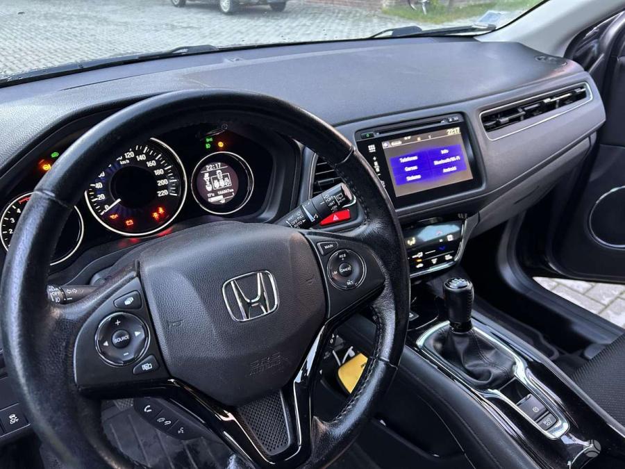 Grey Honda HR-V 2015 in Klaipeda, with an engine capacity of 1.60 L and mileage of 166 thousand km for 9500 €, photo 8 on AUTOMOTO.COM.LV