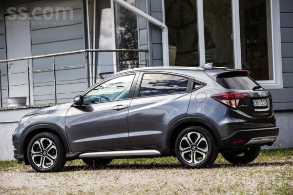 Pelēks Honda HR-V 2015 Tukums, ar dzinēja tilpumu 1.60 L un nobraukumu 203 tūkst. km par 8990 €, foto 3 vietnē AUTOMOTO.COM.LV