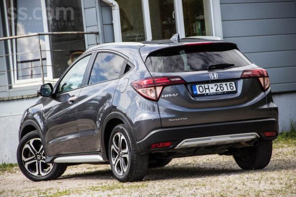 Pelēks Honda HR-V 2015 Tukums, ar dzinēja tilpumu 1.60 L un nobraukumu 203 tūkst. km par 8990 €, foto 4 vietnē AUTOMOTO.COM.LV