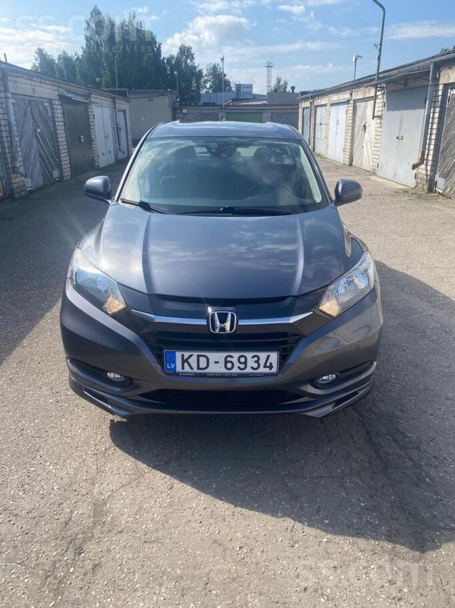 Pelēks Honda HR-V 2015 Rīga, ar dzinēja tilpumu 1.50 L un nobraukumu 106 tūkst. km par 9000 €, foto 4 vietnē AUTOMOTO.COM.LV