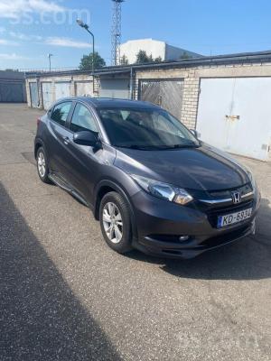 Pelēks Honda HR-V 2015 Rīga, ar dzinēja tilpumu 1.50 L un nobraukumu 106 tūkst. km par 9000 €, foto 5 vietnē AUTOMOTO.COM.LV