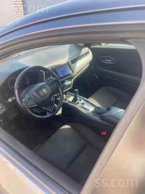 Pelēks Honda HR-V 2015 Rīga, ar dzinēja tilpumu 1.50 L un nobraukumu 106 tūkst. km par 9000 €, foto 7 vietnē AUTOMOTO.COM.LV
