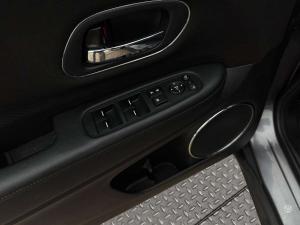 Grey Honda HR-V 2015 in Klaipeda, with an engine capacity of 1.60 L and mileage of 168 thousand km for 9499 €, photo 14 on AUTOMOTO.COM.LV