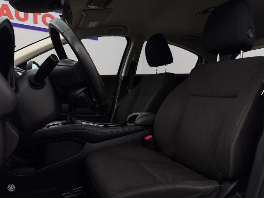 Grey Honda HR-V 2015 in Klaipeda, with an engine capacity of 1.60 L and mileage of 168 thousand km for 9499 €, photo 15 on AUTOMOTO.COM.LV
