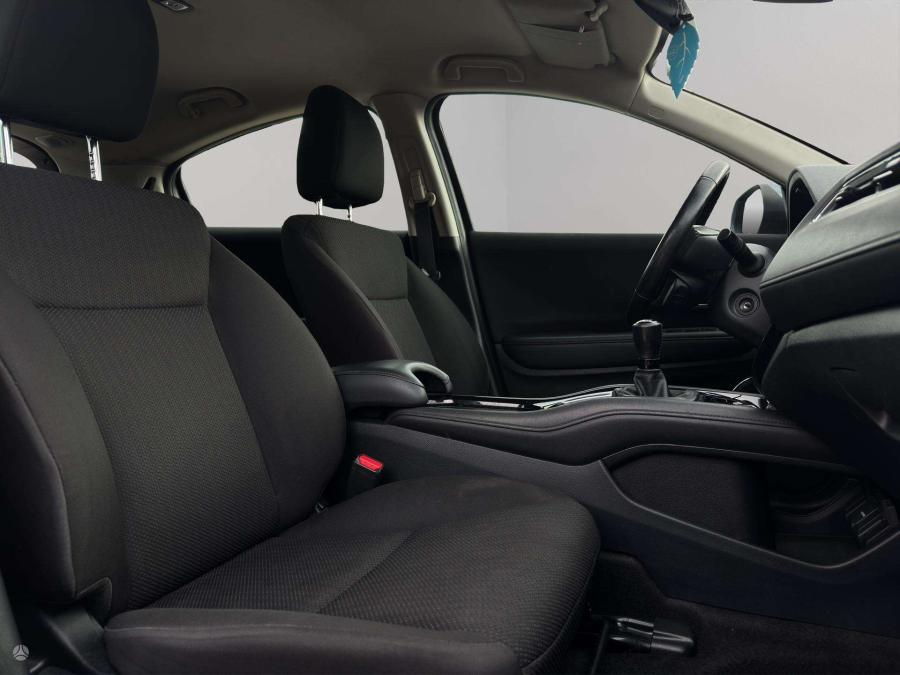 Grey Honda HR-V 2015 in Klaipeda, with an engine capacity of 1.60 L and mileage of 168 thousand km for 8999 €, photo 9 on AUTOMOTO.COM.LV