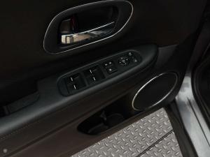 Grey Honda HR-V 2015 in Klaipeda, with an engine capacity of 1.60 L and mileage of 168 thousand km for 8999 €, photo 14 on AUTOMOTO.COM.LV